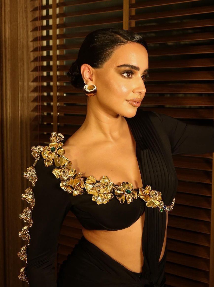 Maxima Love Studs – Amama