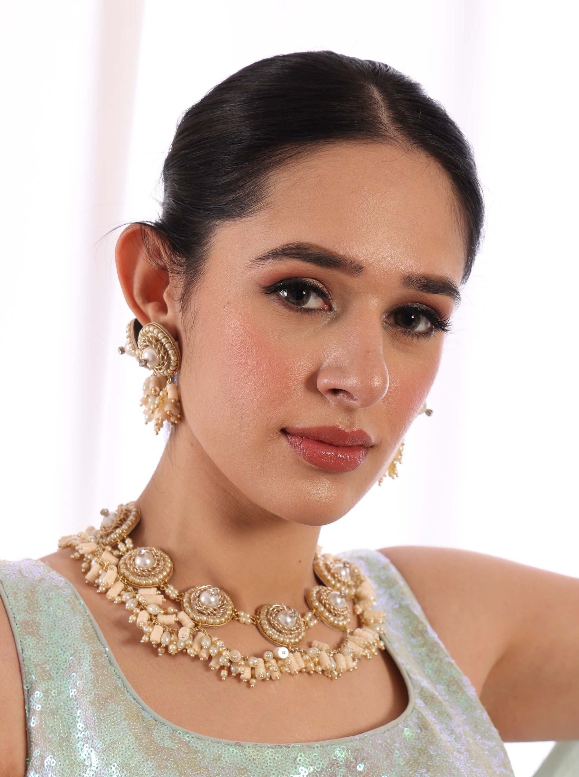 Magnolia Choker – Amama