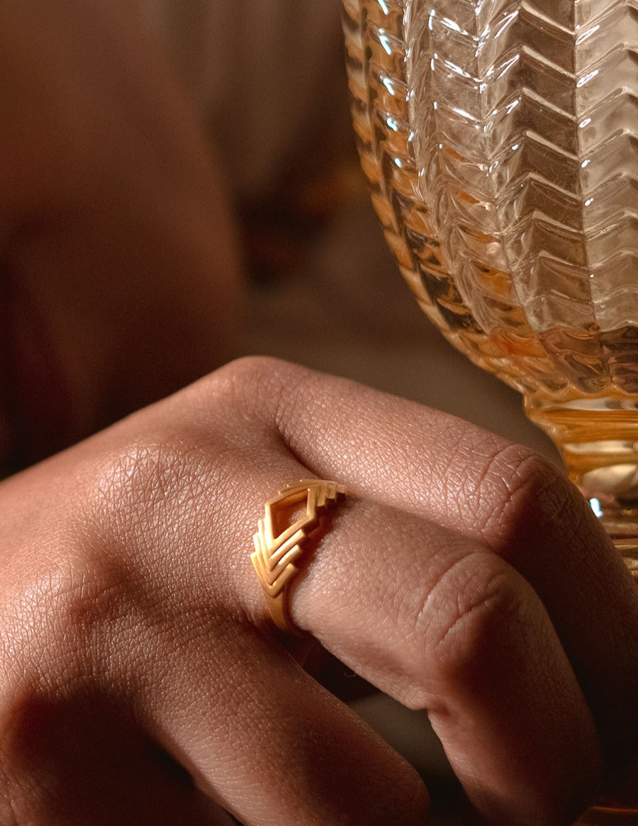 Classic Stepped Ring – Amama