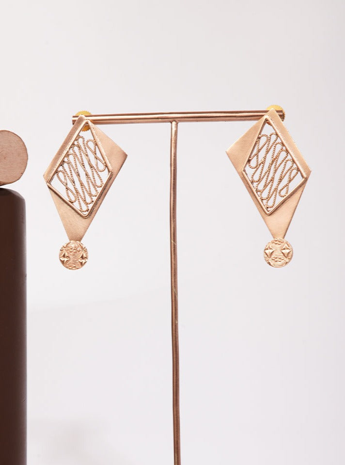 Pyramid Corner Earrings – Amama